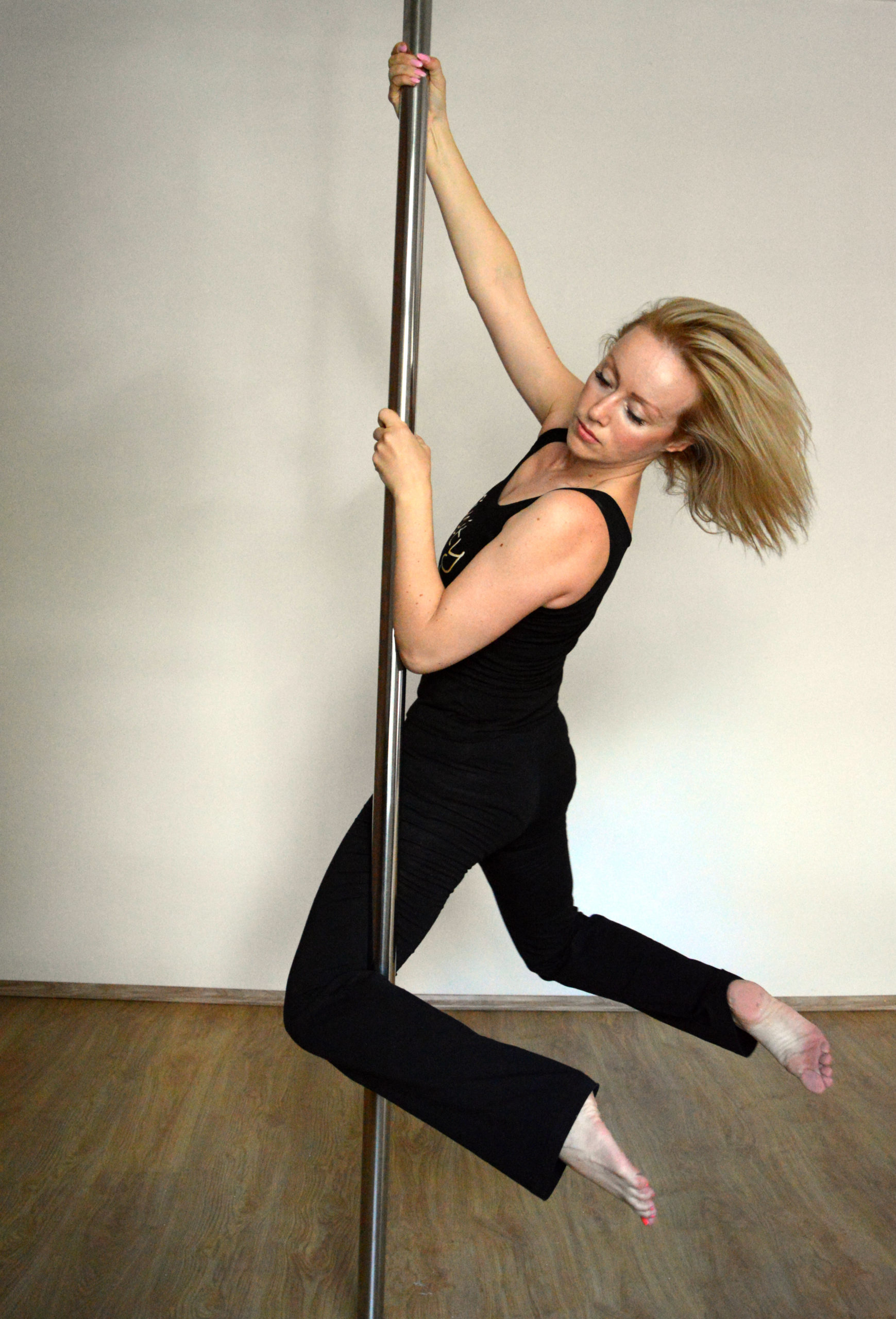 Classic Pole – Infinity Pole Dance